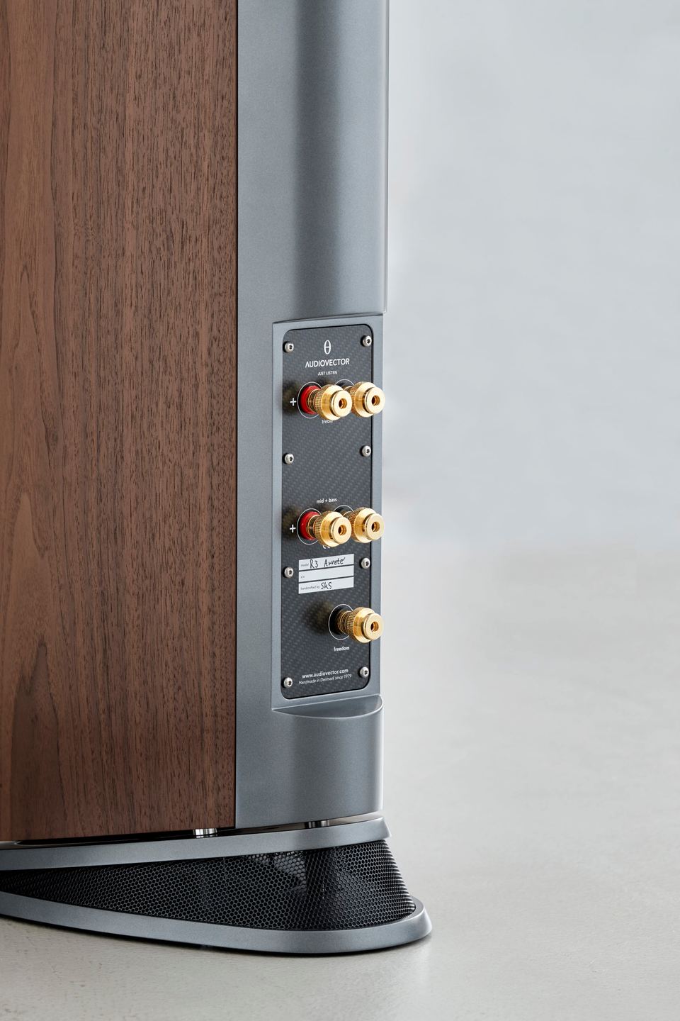 AudioVector R3 Signature schwarz - Standlautsprecher - HomeCineSolutions
